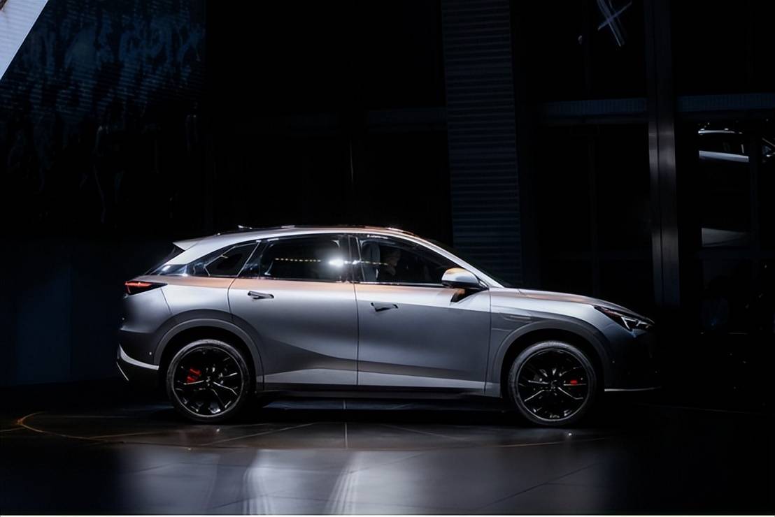 配备同级唯一800V超充，极狐阿尔法T5正式上市 15.58万元起！_搜狐汽车_搜狐网