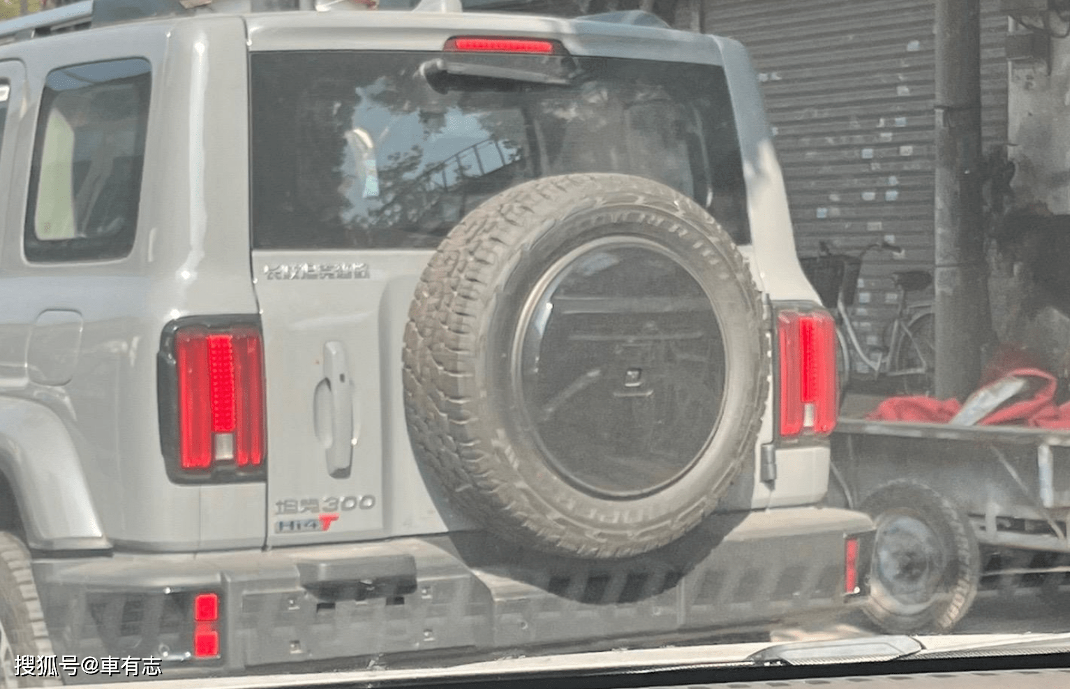 坦克300 Hi4-T现身街头，2.0T插混动力，油耗2.29L，心动了吗？_搜狐汽车_搜狐网