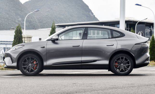 昊铂HT VS 智己LS6，顶配版本配备3颗激光雷达_搜狐汽车_搜狐网