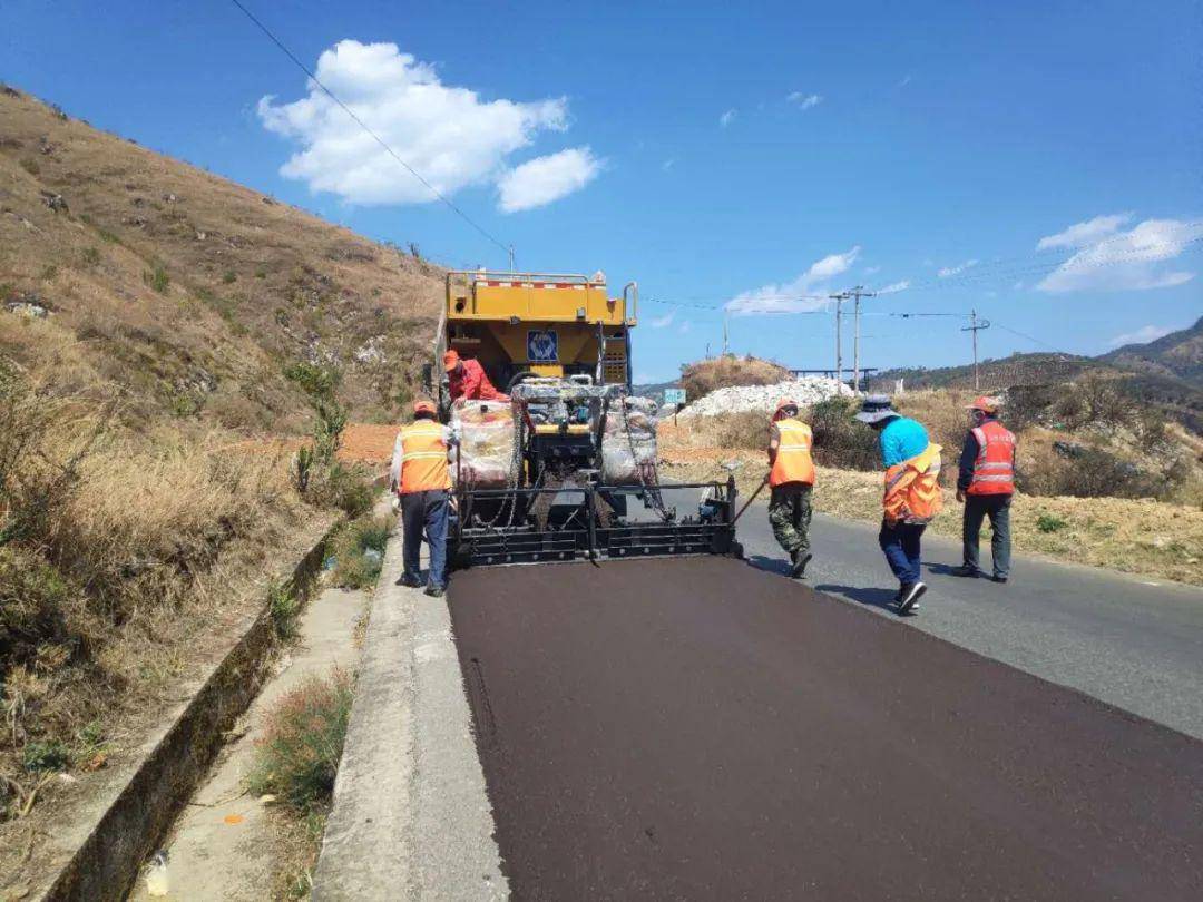 实力见证！徐工XF1003稀浆封层车完美施工表现赢客户赞誉_搜狐汽车_搜狐网