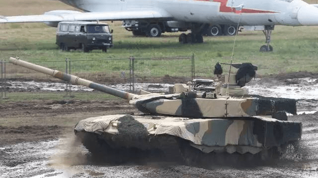 俄军T-90终极版T-90SM坦克展示优异机动性 -6park.com