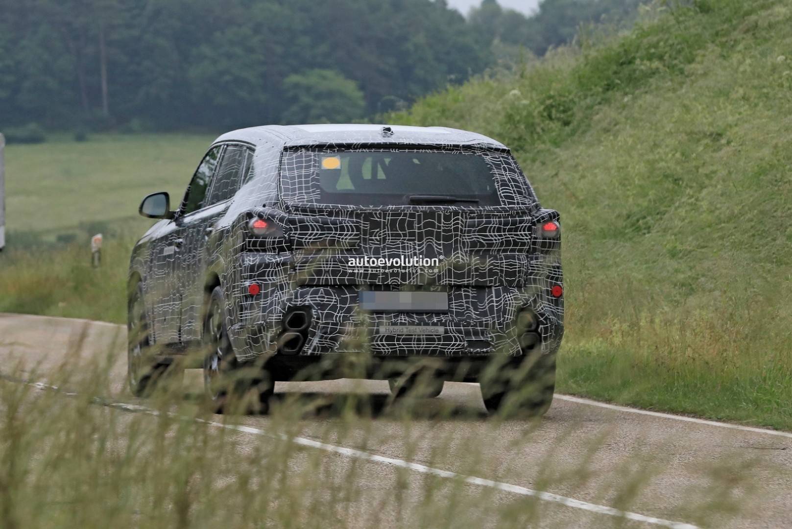宝马X8M PHEV谍照曝光，或11月29日正式亮相-搜狐大视野-搜狐新闻