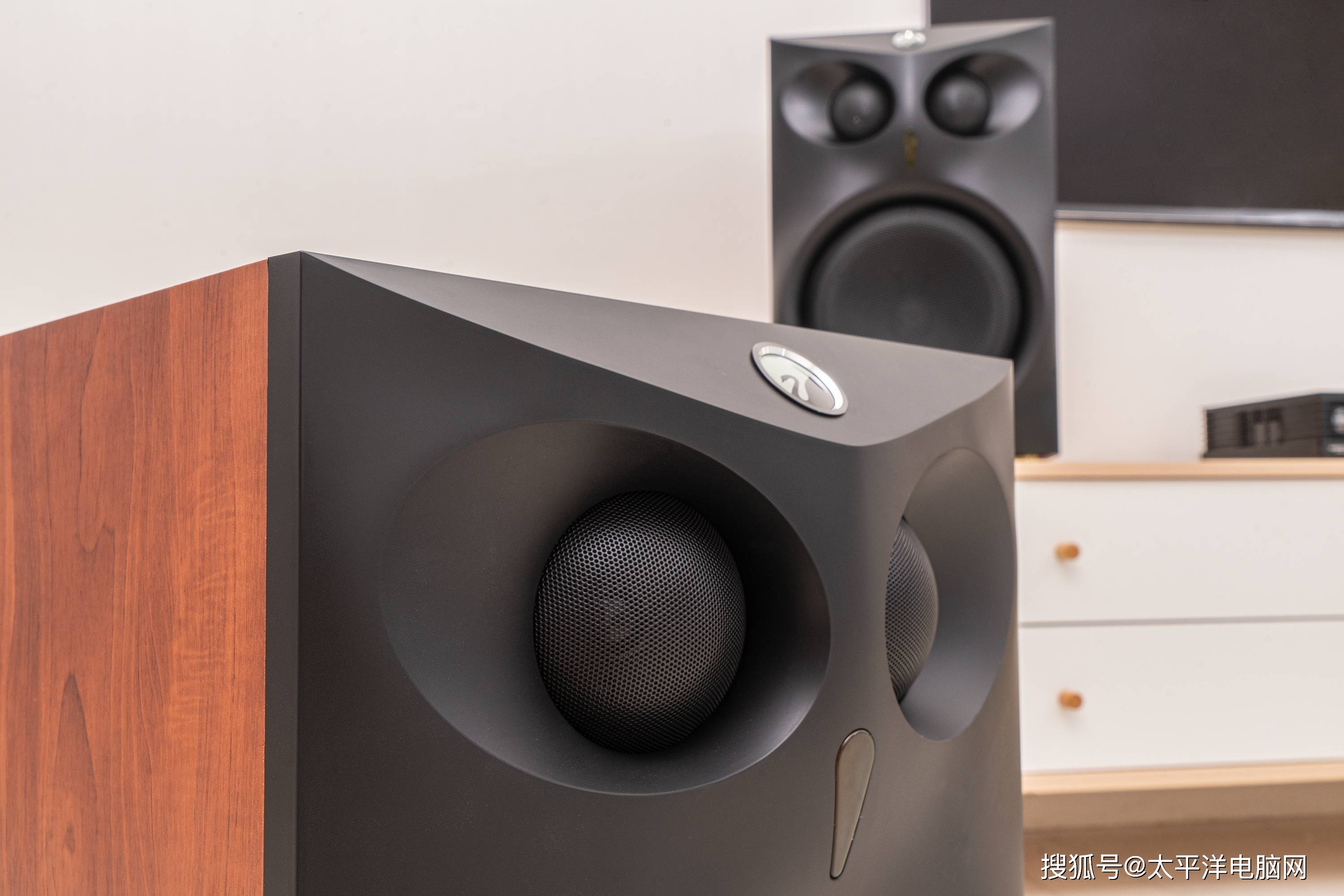 经典与科技的融合碰撞！惠威ET1000有源卡拉OK音箱-搜狐大视野-搜狐新闻