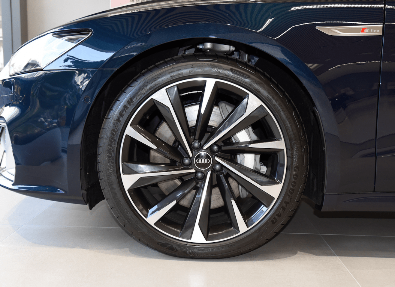 越级而上不一样的风景 奥迪A7L PK玛莎拉蒂Ghibli_搜狐汽车_搜狐网