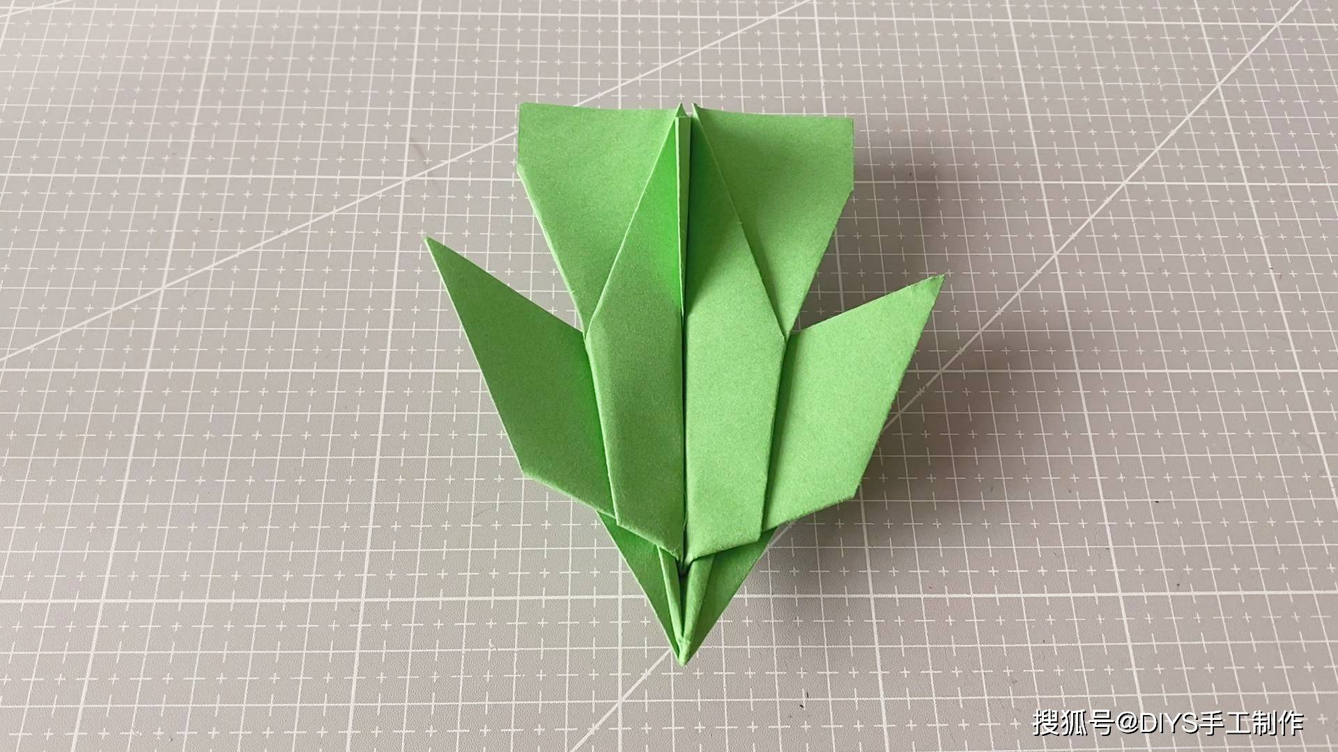 一架外形新颖的翼装人纸飞机！-搜狐大视野-搜狐新闻