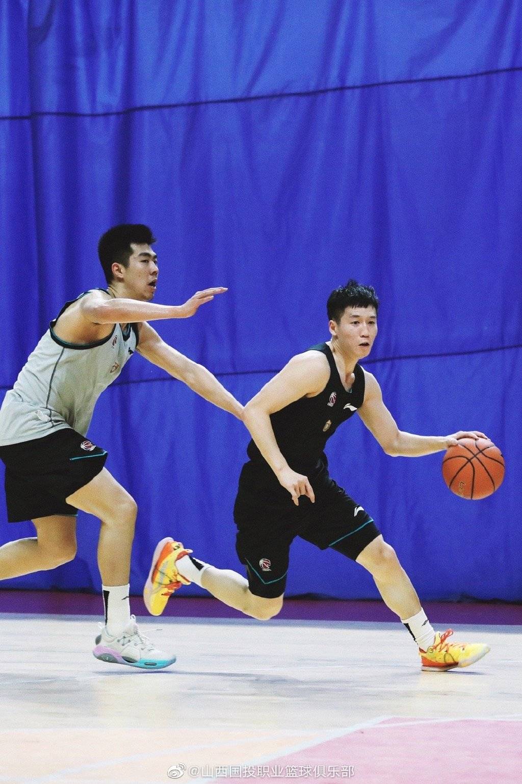 组图：山西男篮备战CBA新赛季 张宁极为勇猛-搜狐大视野-搜狐新闻