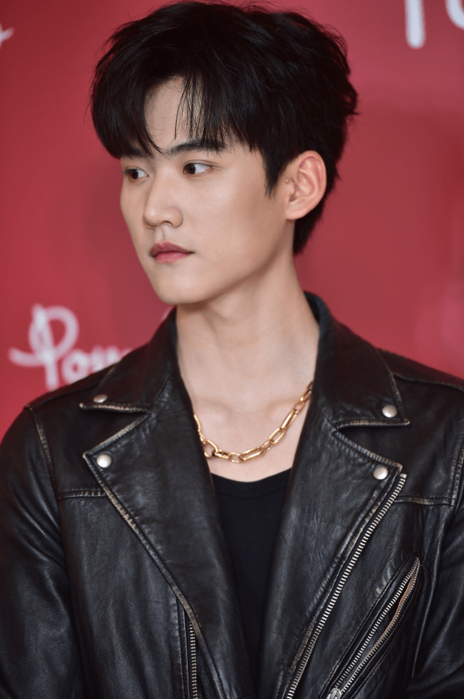 周柯宇皮衣造型时尚帅气 透露将准备综艺录制-搜狐大视野-搜狐新闻
