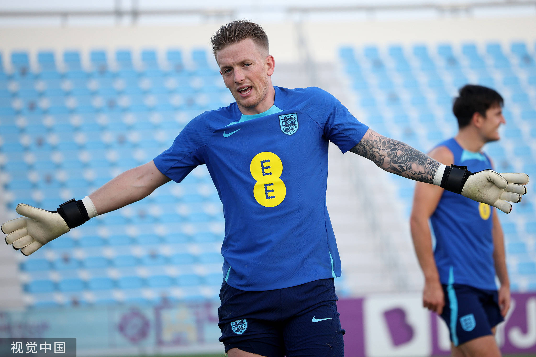高清图：英格兰赛前备战 拉什福德训练场振臂欢呼_决赛_世界杯_前瞻