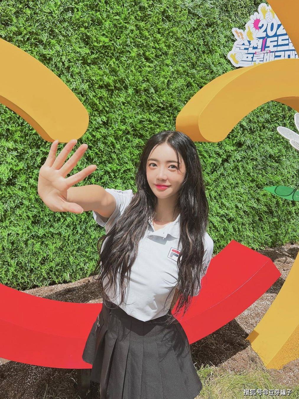 韩国“啦啦队女神”林允智，面容甜美，身材火辣-搜狐大视野-搜狐新闻