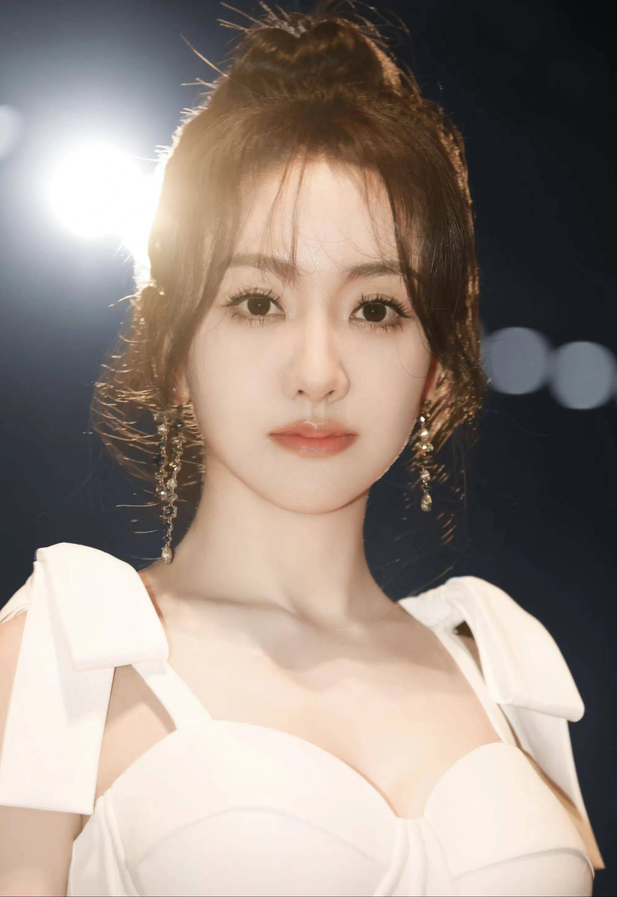 杨蓉写真合集珍藏：清新淡雅、恬静温婉-搜狐大视野-搜狐新闻