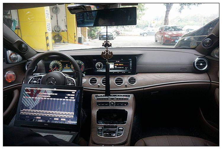 勇于打破传统的束缚|重庆渝大昌奔驰E300L发烧汽车音响改装尾箱造型工艺_搜狐汽车_搜狐网