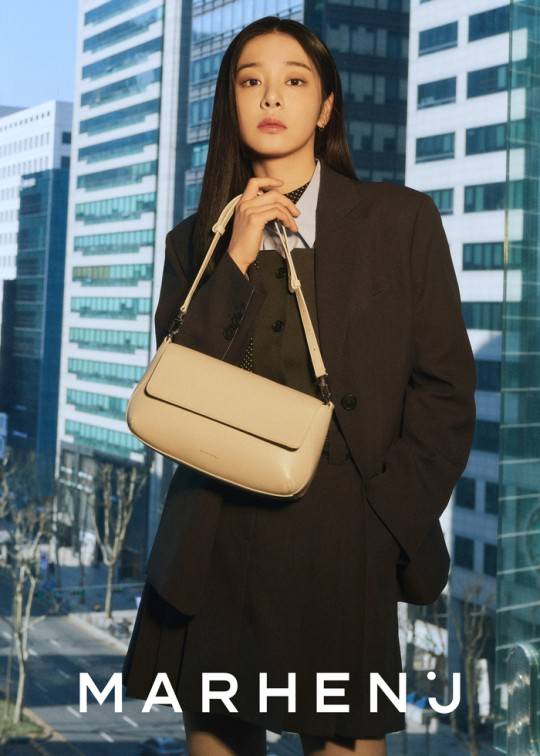薛仁雅最宣传照曝光 展现都市女人干练风情 搜狐大视野 搜狐新闻