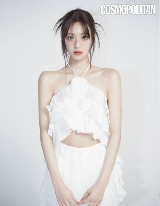 ITZY成员Yuna登画报 穿挂脖胸衣大秀诱人直角肩-搜狐大视野-搜狐新闻