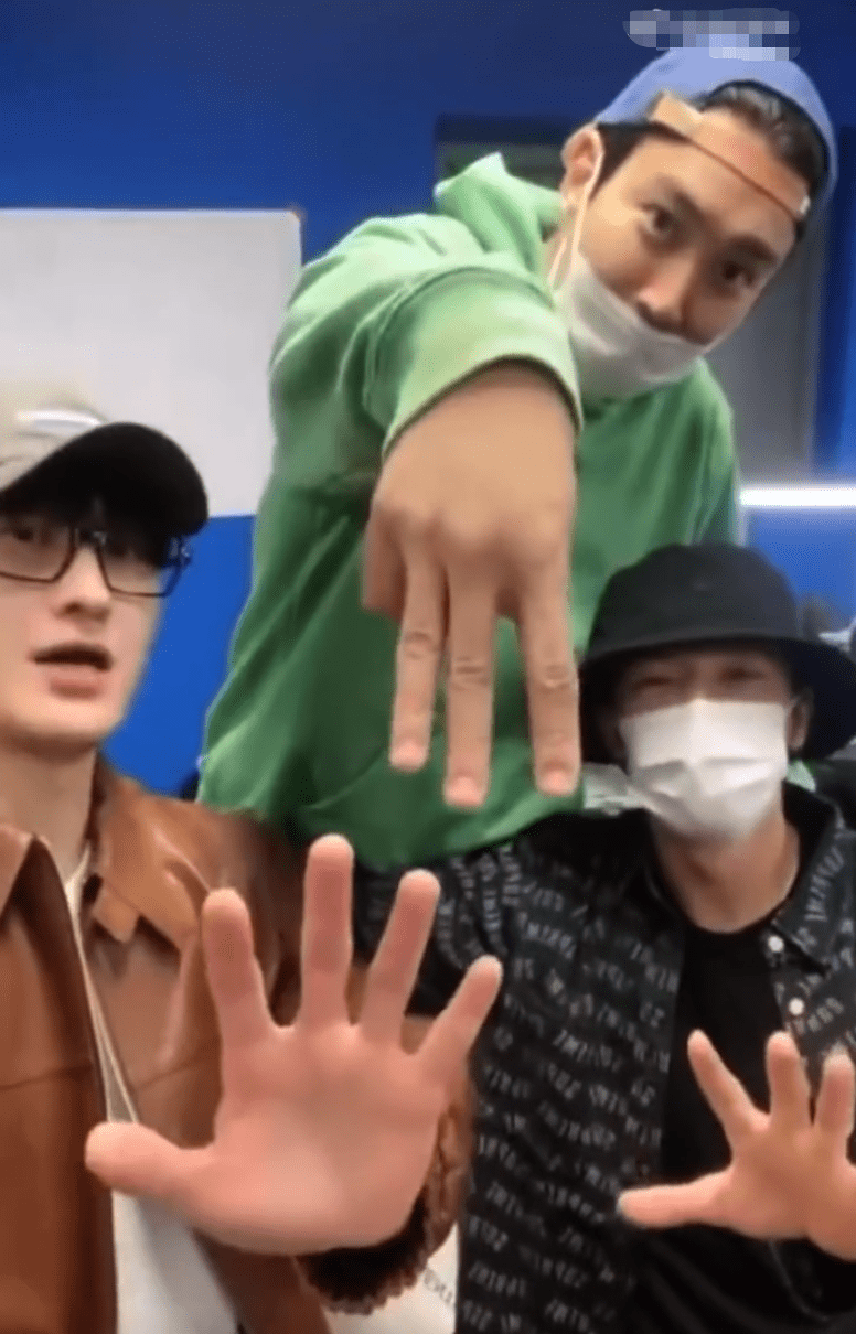 SJM合体！周觅直播与粉丝互动 李东海利特等现身-搜狐大视野-搜狐新闻