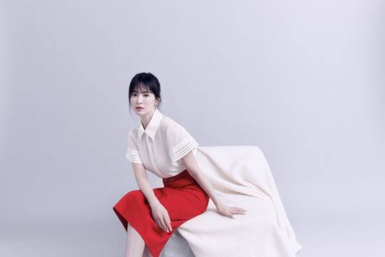 41岁宋慧乔拍代言品牌宣传照 清新少女感十足！-搜狐大视野-搜狐新闻