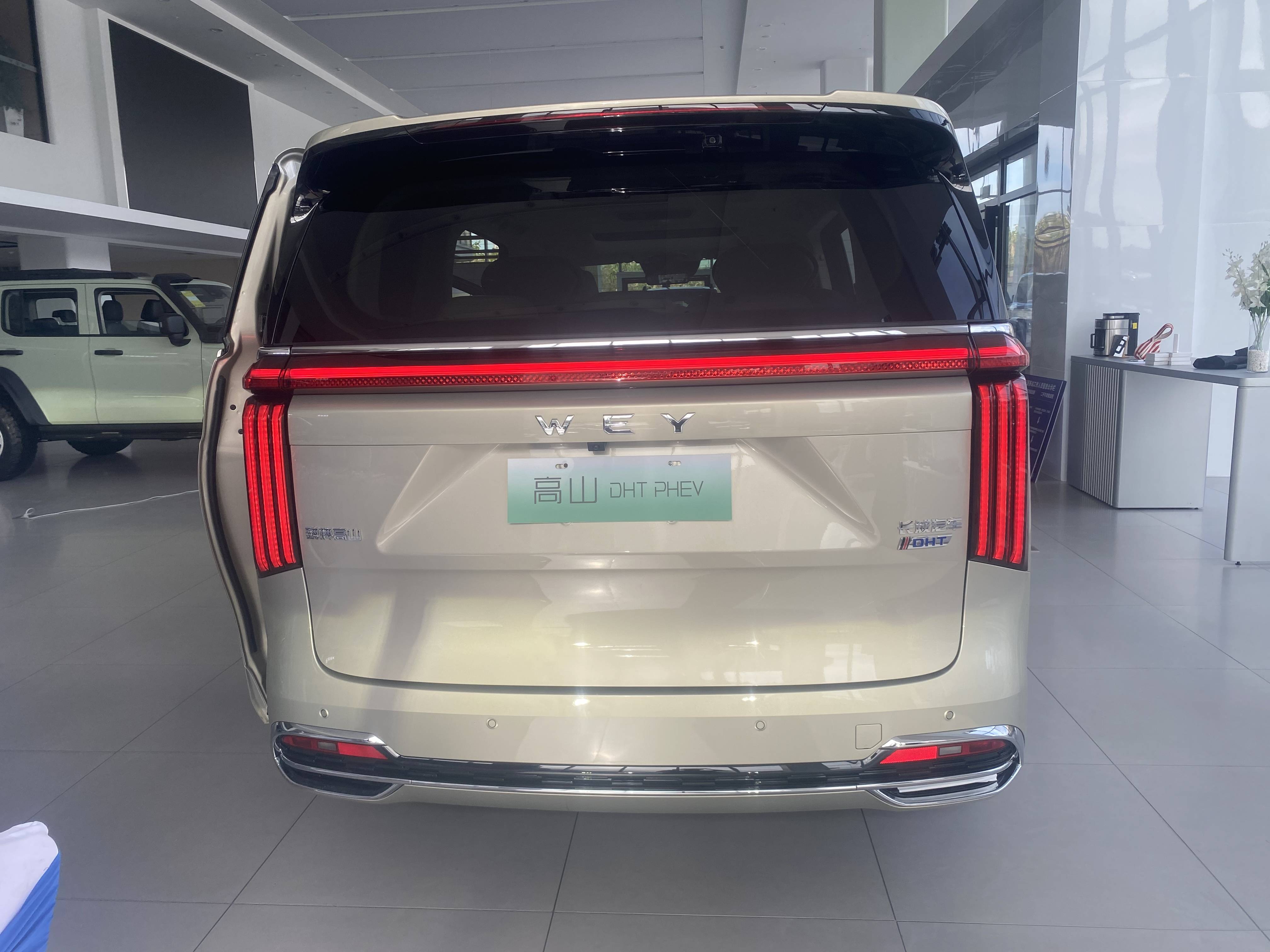 一款豪华MPV 吉林帅通4S店抢先实拍高山DHT-PHEV_搜狐汽车_搜狐网