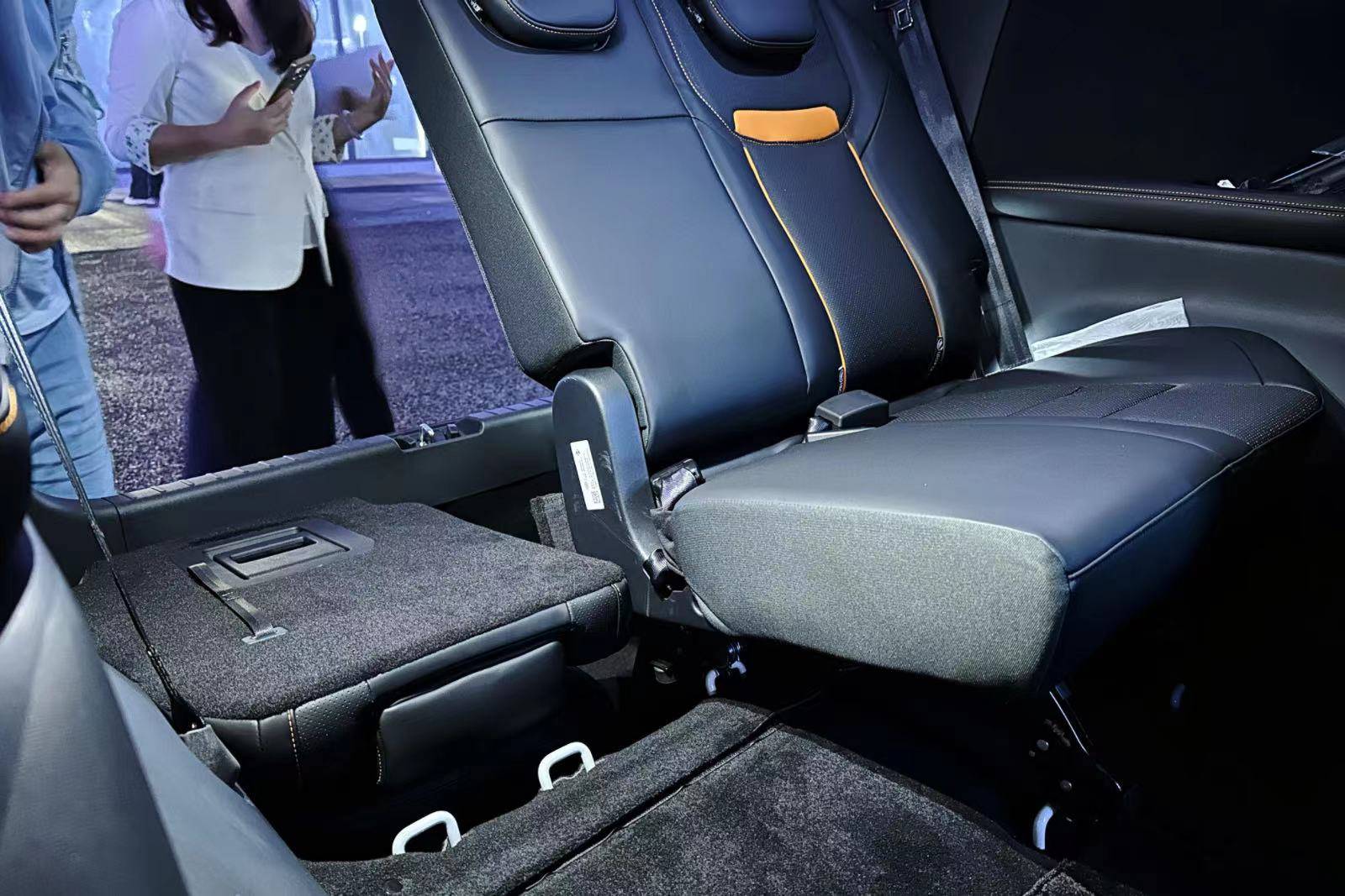 最靓纯电MPV合创V09上市，起价31.88万，诚意满满还有4C快充_搜狐汽车_搜狐网