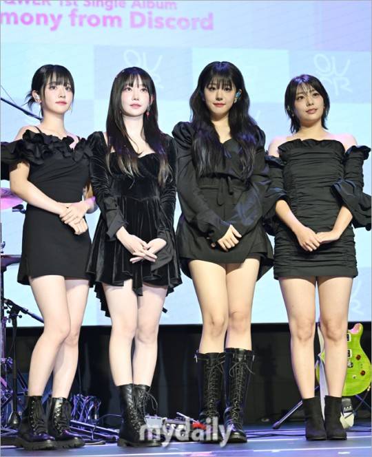 又有新plmm可以看啦！女团QWER举行出道单曲发布会-搜狐大视野-搜狐新闻