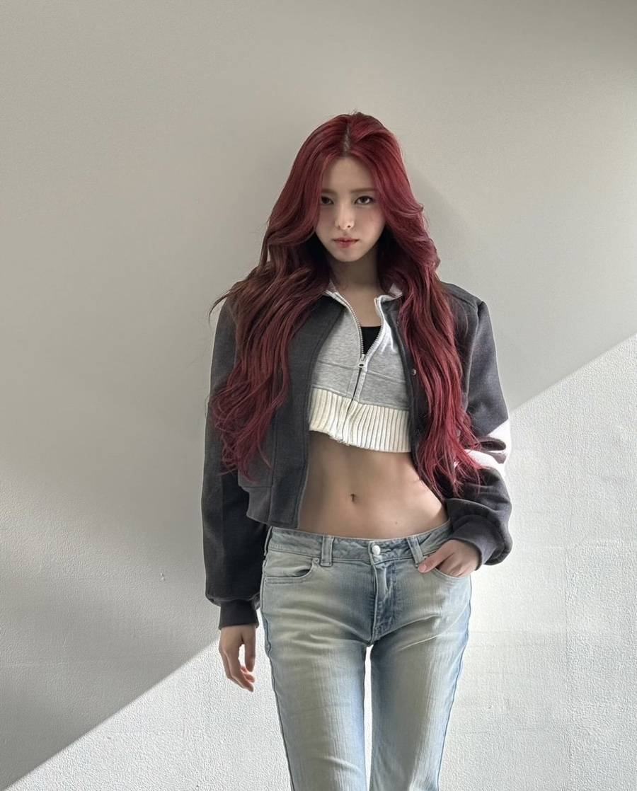纯欲辣妹！ITZY成员Yuna晒美照 一头红发露小蛮腰-搜狐大视野-搜狐新闻