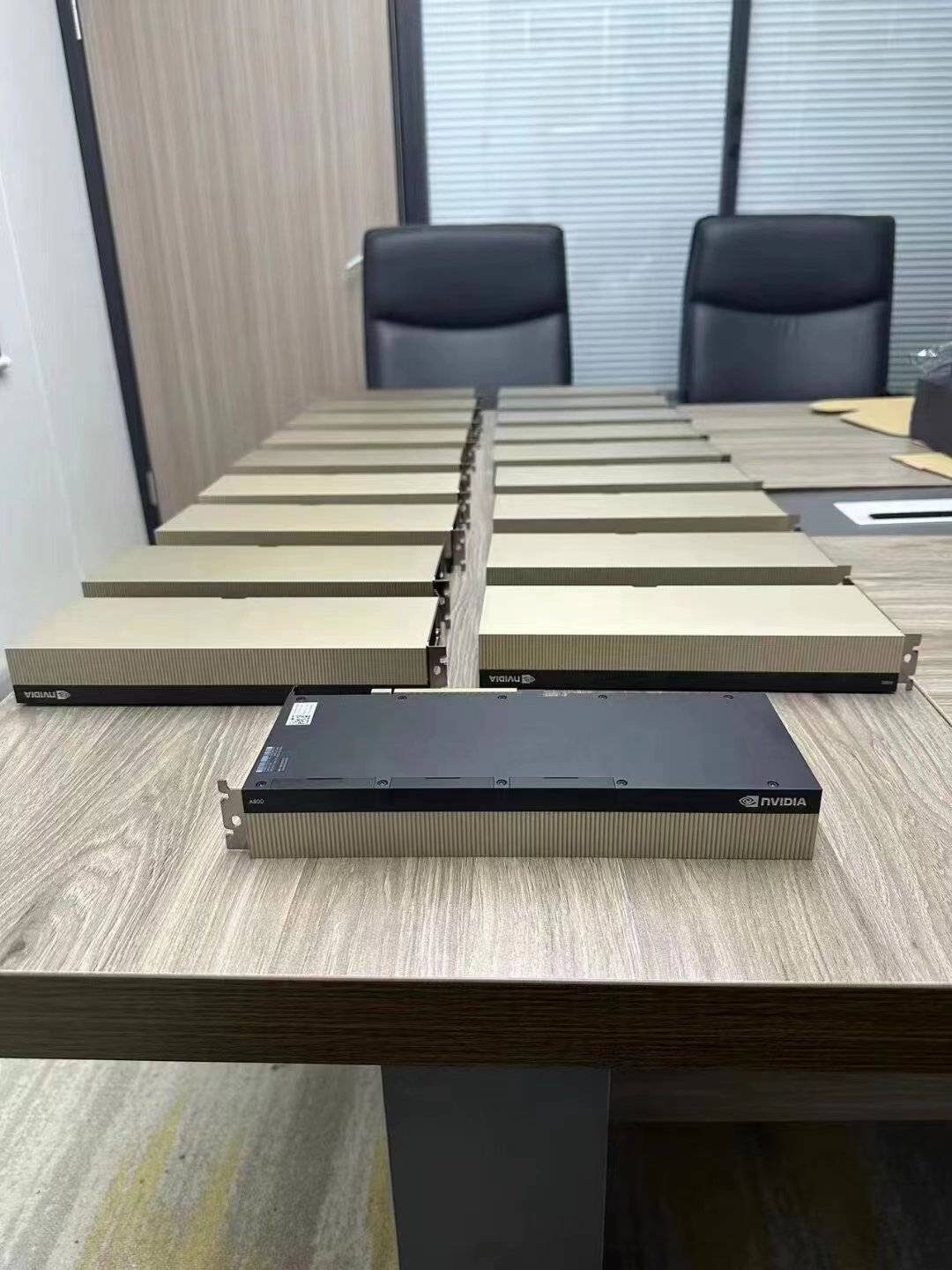 A800 GPU：PCIe单卡与NVLink 8卡模组差异及适用场景分析 -猿界算力租赁_性能_接口_用户