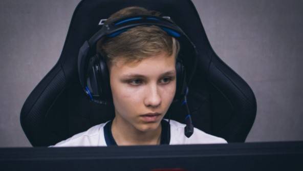 CSGO电竞前线第22期：13岁少年加入一线职业战队_Snowzin