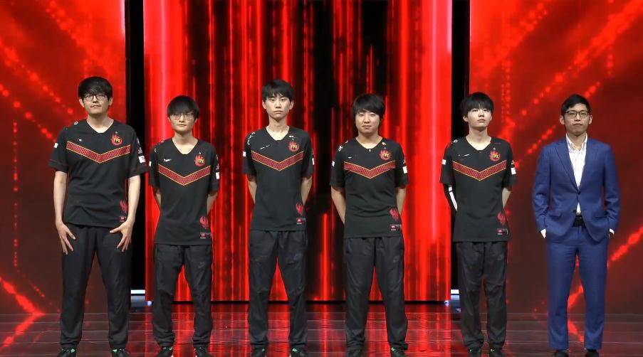 LOL中的ADC到底有多重要？看FPX的比赛就明白：Lwx，队危，速归_阵容