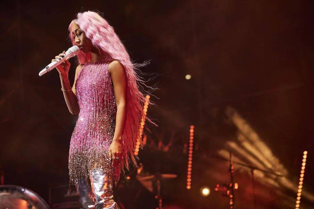 Doja Cat 在杭州音乐节表演，好美好漂亮！-搜狐大视野-搜狐新闻