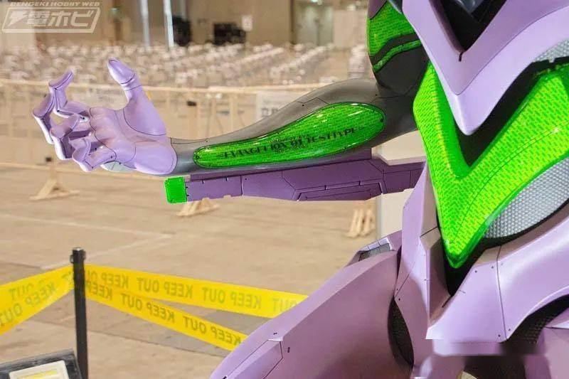 【FuRyu F：NEX EVA初号机 真人大 发光立像 & 绫波丽 真人大立像 样品展出】-搜狐大视野-搜狐新闻