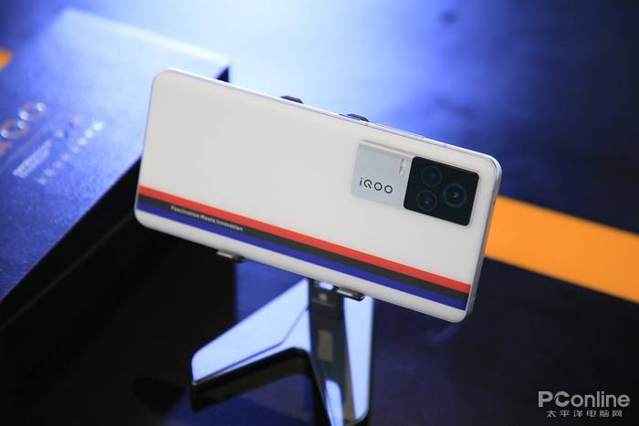 苏宁易购举办iQOO 7品鉴会，电竞旗舰3798元起15日开售_宋紫薇