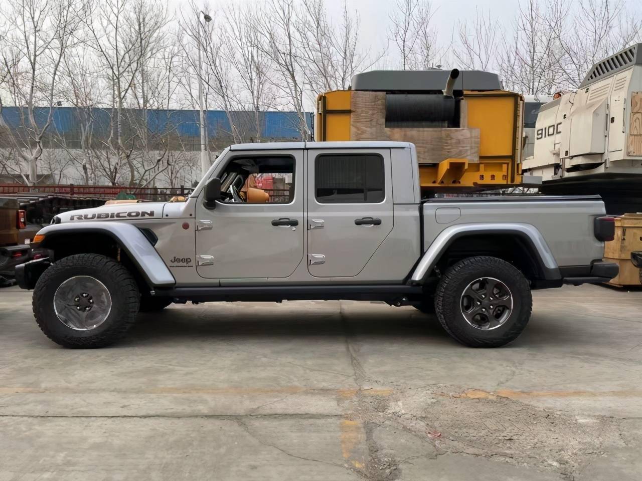 JEEP牧马人变身“皮卡”，2.0T+8AT，实车真霸气_搜狐汽车_搜狐网