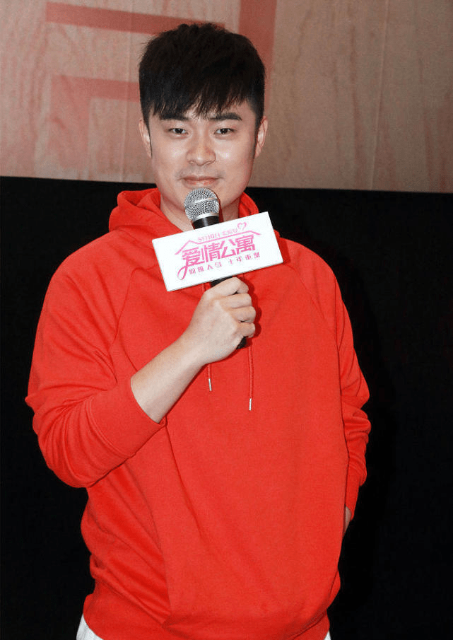 陈赫这样的男的挺成功的，虽然结过两次婚，但看着仍像大男孩_黑色