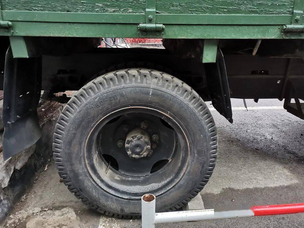 路边的经典——罕见的跃进NJ130_汽车