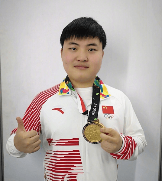 Uzi纪录片再谈夺冠感想，粉丝表示一路相随_比赛