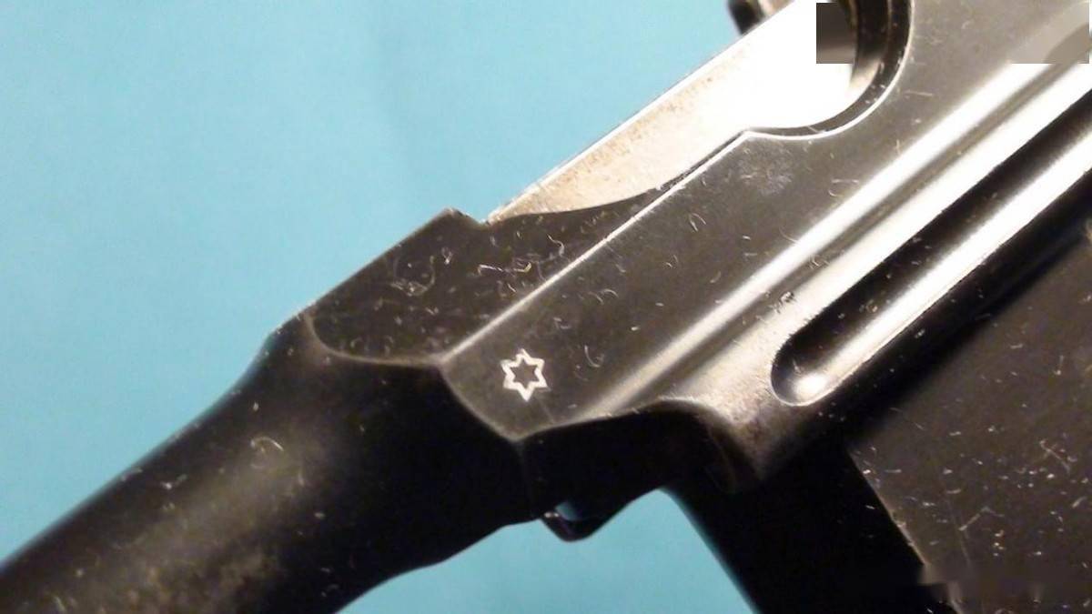 毛瑟C96首个官方版本，如今身价20万，枪身数字为何标有1314？_波斯