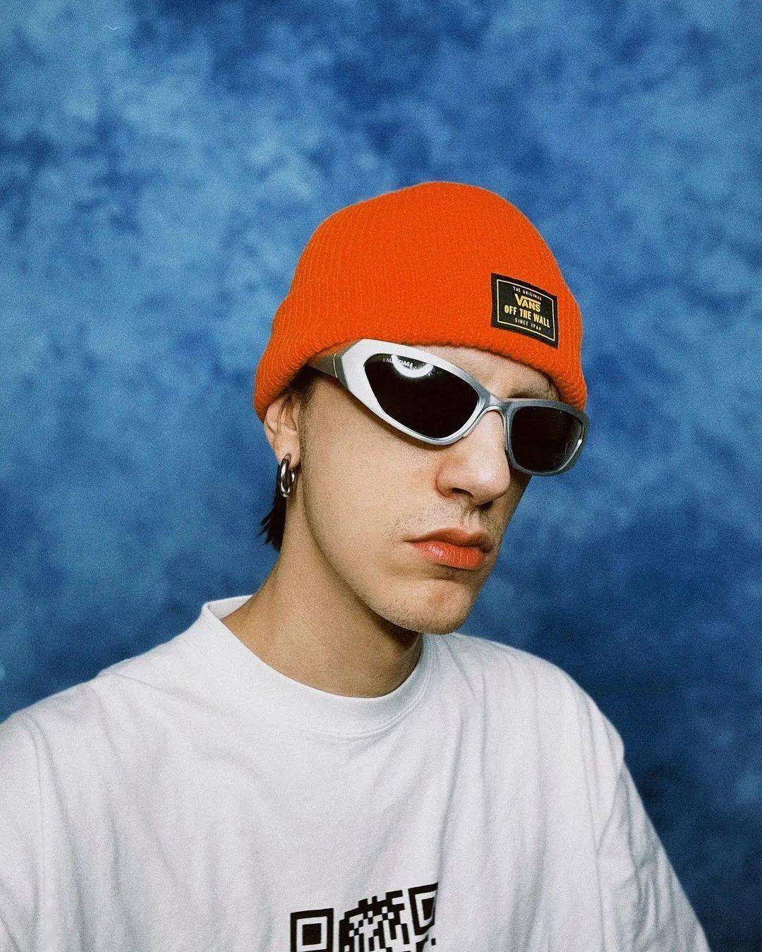 BFRND：从高定秀场模特，到独立音乐人的完美转变。_Demna