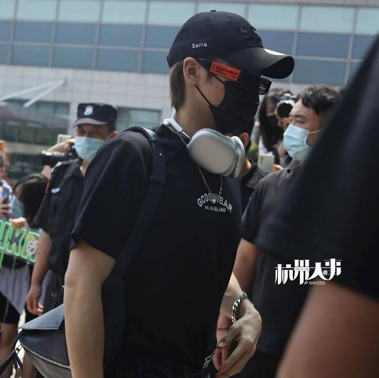 818晚会落下帷幕，into1、THE9、硬糖少女齐聚杭州机场_卫视