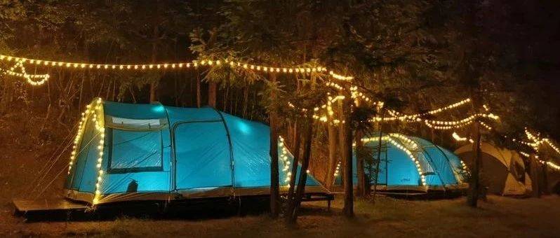 全世界都在玩？双人只需￥599 即可拥有刷爆朋友圈的露营体验，与自然同息，与山野共眠，风之谷蓝色森林邀你来睡~限时特惠_帐篷