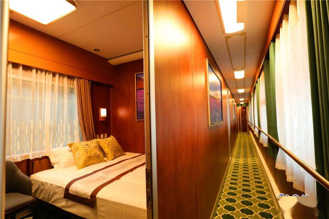 舒适大床+观景大窗！新疆这趟超豪华旅游专列你坐过吗？-搜狐大视野-搜狐新闻