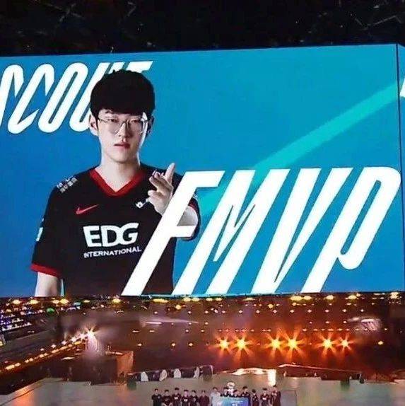 FPX痛失冠军，Scout解锁“FMVP专属”姿势和Showmaker如出一辙_Doinb