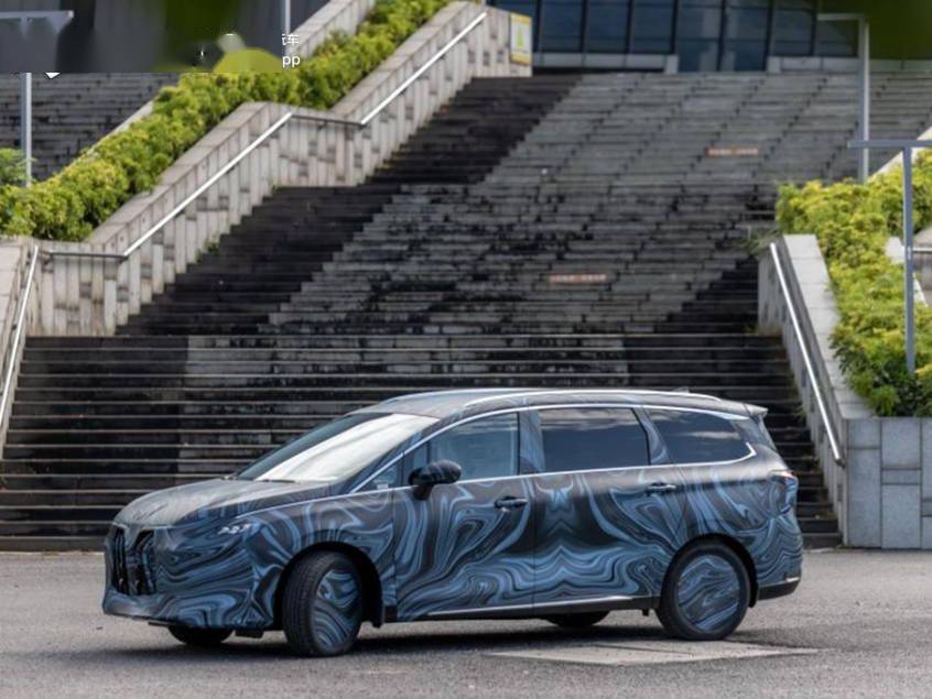 首款定位中高端的MPV/明年上半年上市 东风风行M4路试谍照_搜狐汽车_搜狐网