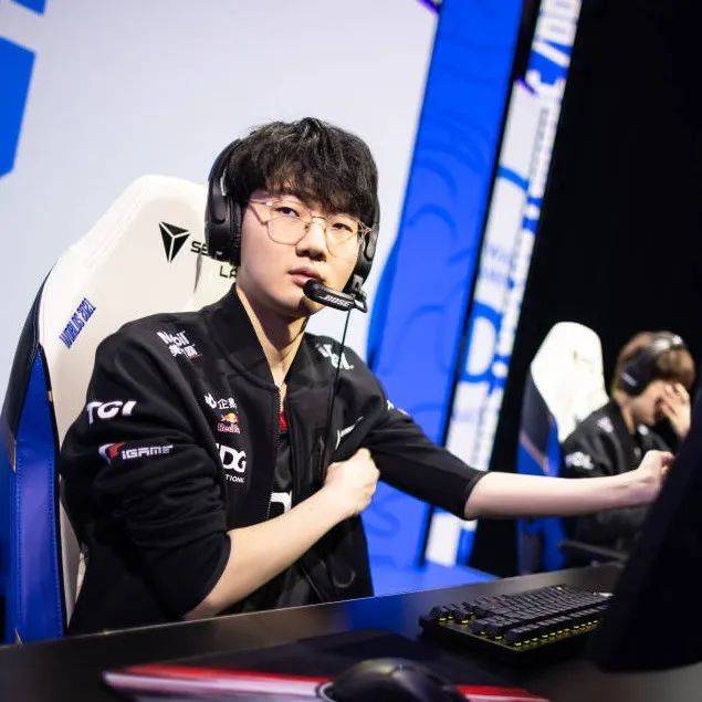RNG发推如果DK夺冠就是EDG的错！网友：这或许是种祝福_决赛