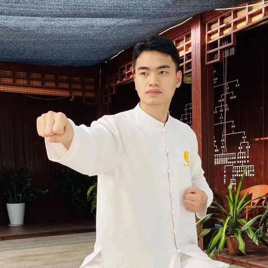 想打出一套舒展漂亮的太极拳,只需记住这个字,你也能做到!身躯