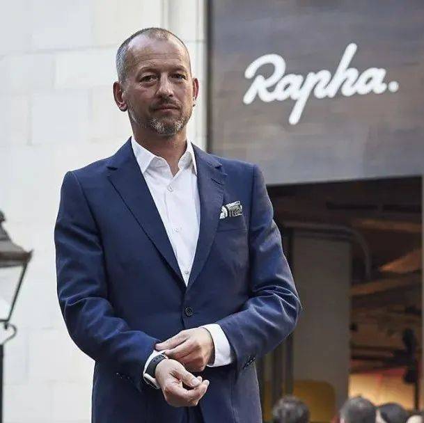 Rapha创始人西蒙将辞去CEO一职 韩裔美国人威廉接手_全球