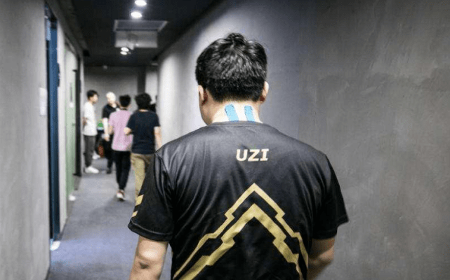 Doinb透露：BLG明年的阵容无敌，Uzi和TS可能会在一起_Theshy