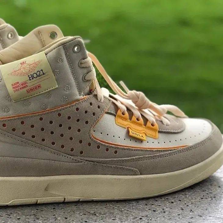 今日播报 | 特雷杨一代圣诞配色！全新配色Union x AJ2曝光！_SoleFly_adidas_Young