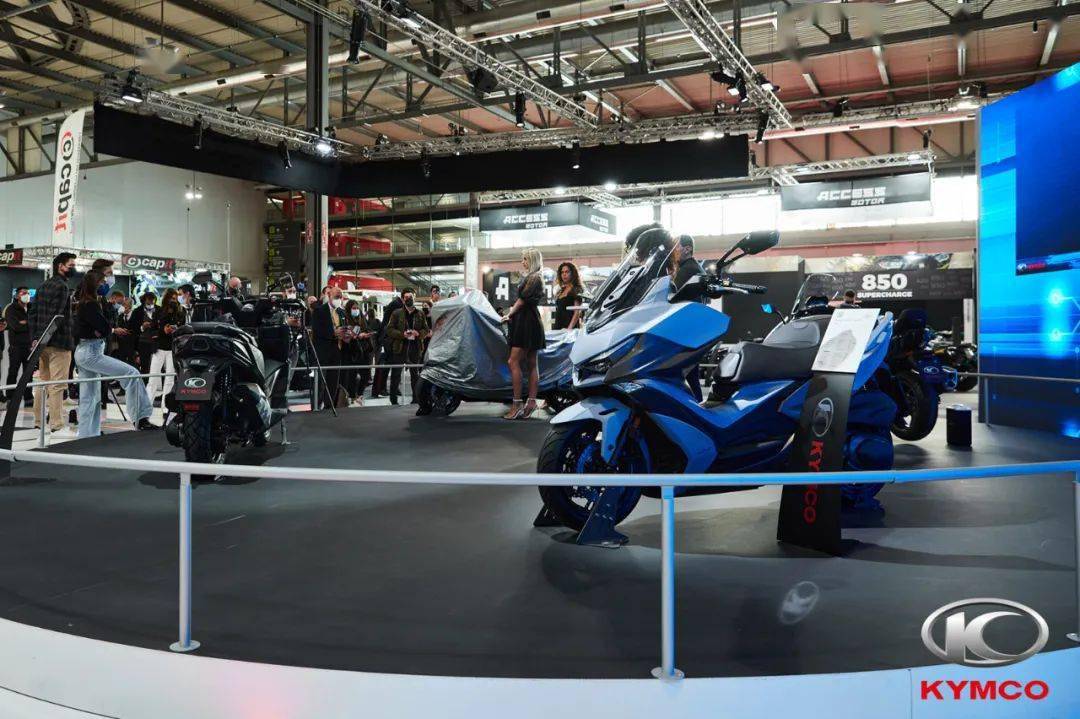 光阳赛艇展示2023款Xciting S400，采用全新前脸造型-搜狐大视野-搜狐新闻