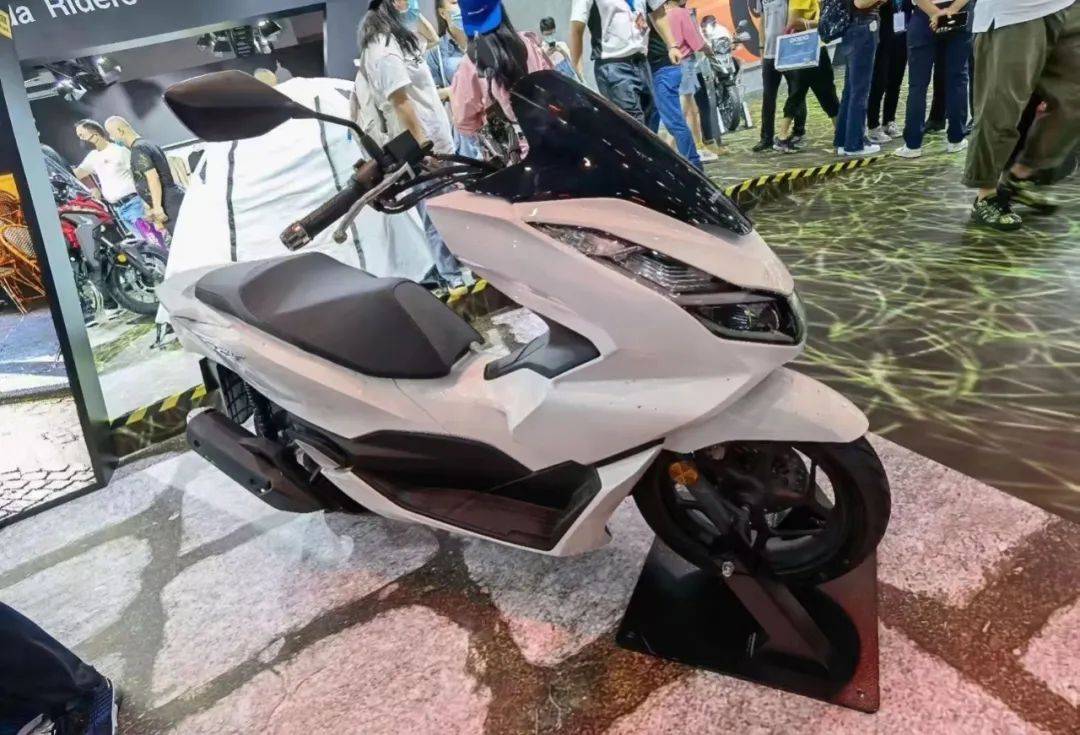 传奇的背后：行销全球的都市经典车型Honda PCX_搜狐汽车_搜狐网