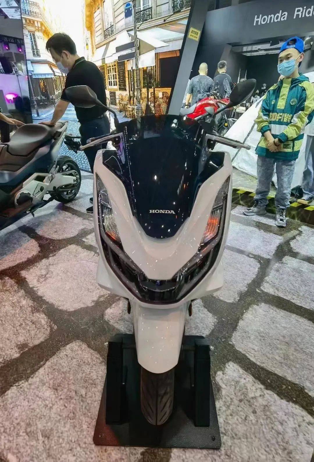 传奇的背后：行销全球的都市经典车型Honda PCX_搜狐汽车_搜狐网