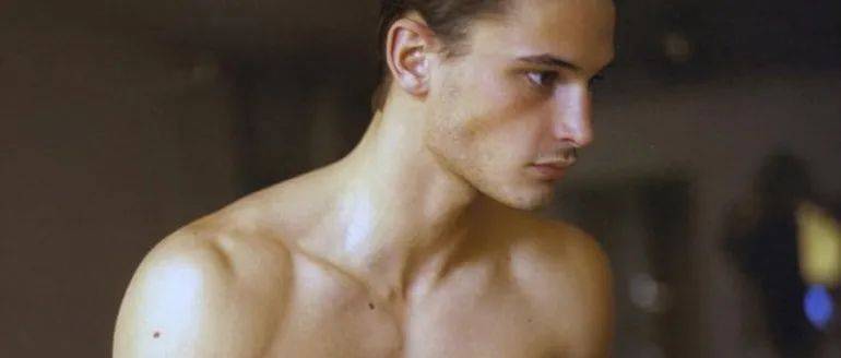 43岁传奇男模特Julien Hedquist 猝死，众多圈内好友悼念…_因为_Moss_都只