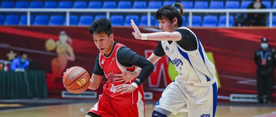 WCBA联赛 | 武汉盛帆女篮三将联手 加时险胜天津 盛帆旧将李秀发挥神勇！_陈晏宇_比赛_创业